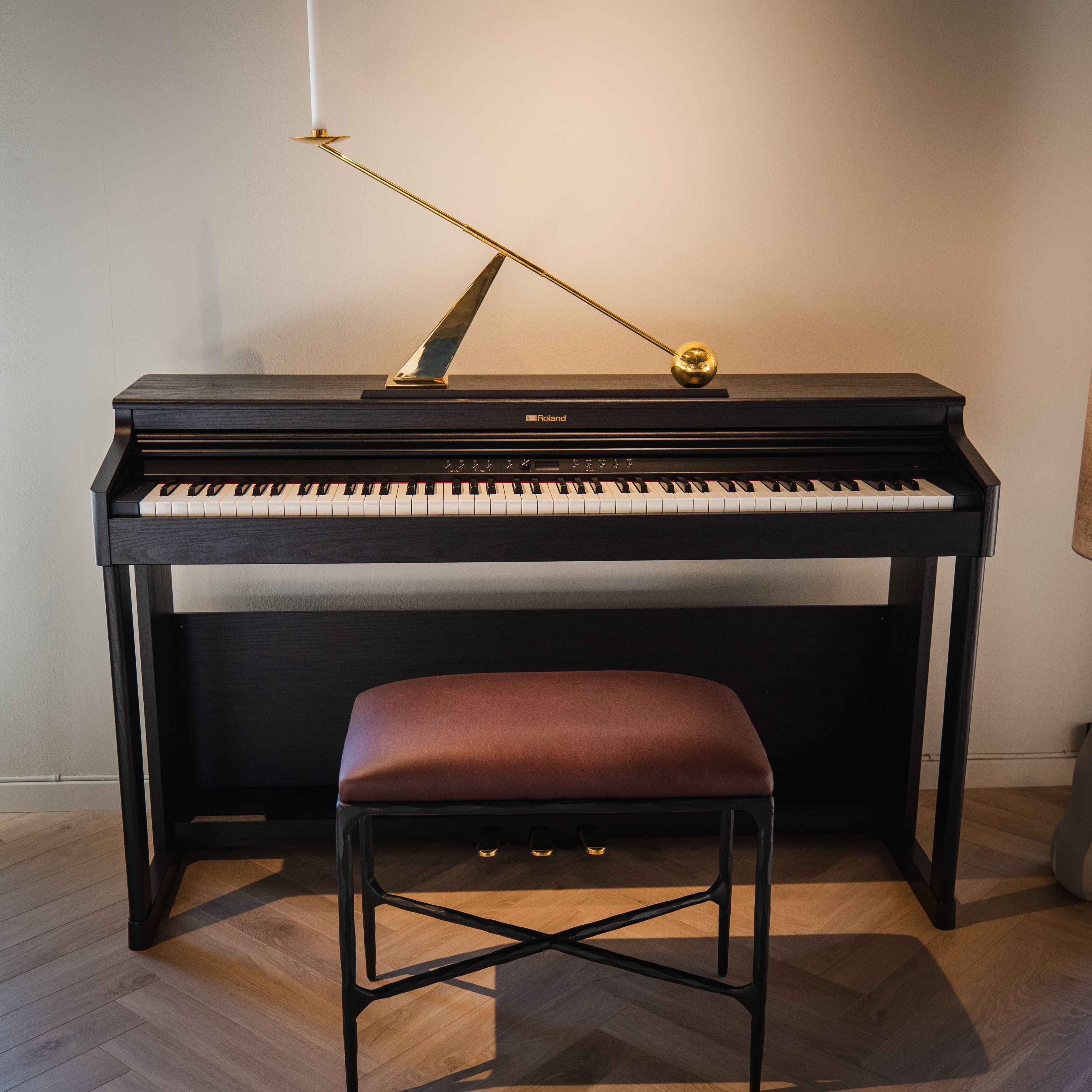 Roland RP 701 Dark Rosewood - Black Cranberry - Europepiano.se